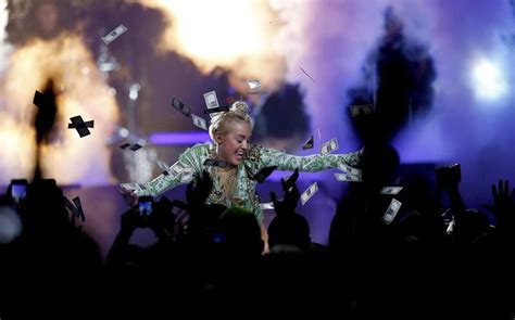 Miley Cyruss Concert At Bridgestone Arena Was Both Naughty And Nice