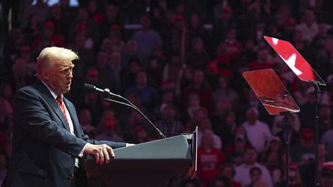 ທ່ານ ໂດ ນັນ ທ ຣຳ ກ່າວ ວ່າ ພາຍ ຫຼັງ ຕົນຂຶ້ນ ດຳ ລົງ ຕຳ ແໜ່ງ ເປັນ ປະ ທາ ນາ ທິ ບໍ ດີ ແລ້ວ ຈະ ຍຸບລັດ