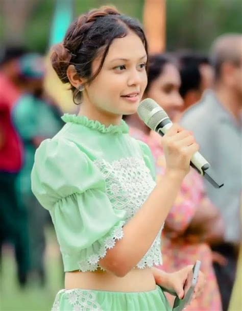 🥺 ලංකාවෙ ලස්සනම කෙල්ලො ඉන්නෙ මොරටුව කැම්පස් එකේ 🥰 Youtube