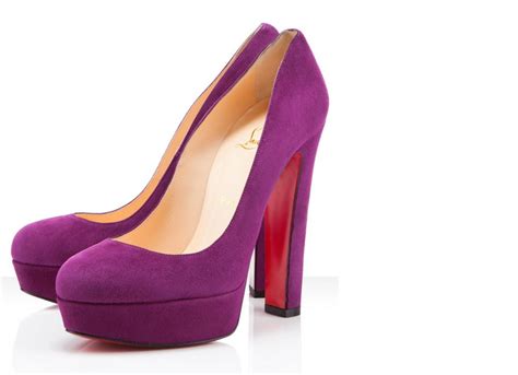 Замшевые туфли на каблуке