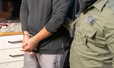 اعتقال شخص اعتدى على زوجته وتسبب بإصابتها بجروح خطيرة في حيفا وكالة