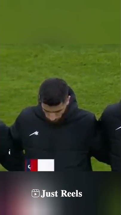 شاهد لاعبي منتخب ايران يغطون شعار بلادهم إحتجاجاً على قمع النساء