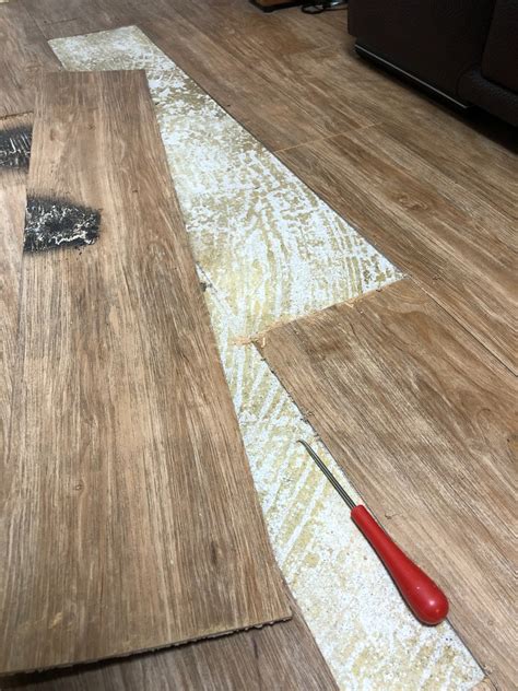 타버린 우드데코타일 보수 바닥장판 서울특별시 강북구 삼각산동 비즈프로필