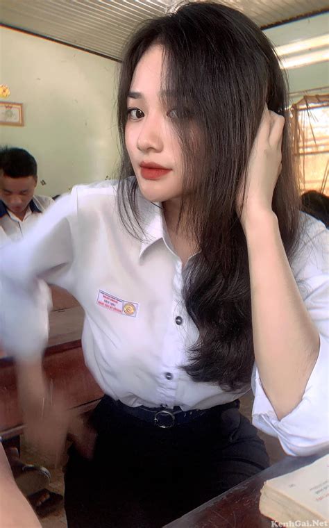 Nữ sinh cấp cởi bỏ bộ đồng phục quyến rũ ngất ngây trong trang phục áo tắm