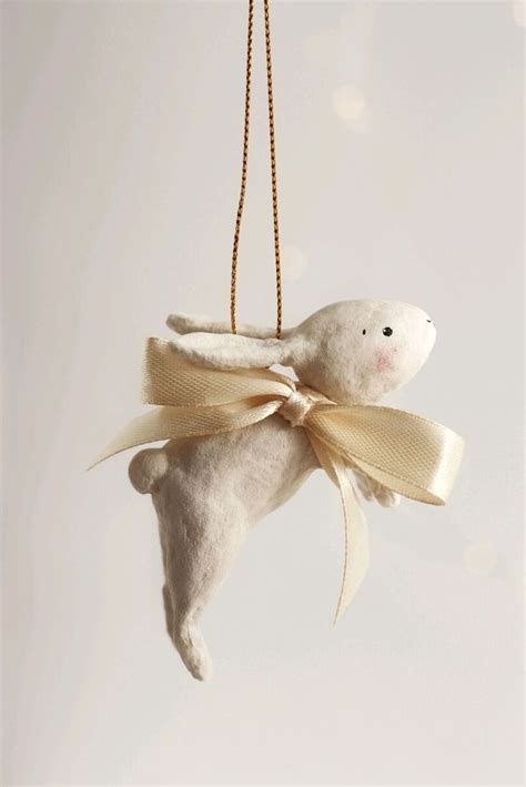 Подарочный набор елочных игрушек Кролики в полете 3 шт в интернет магазине Ярмарка Мастеров по