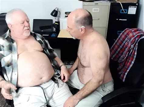 两个继父做爱 Xhamster