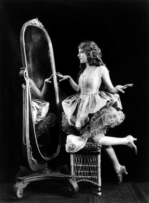 Cheesecake Pinups Of The 20s Vintage Photos Show The Muses And Stars
