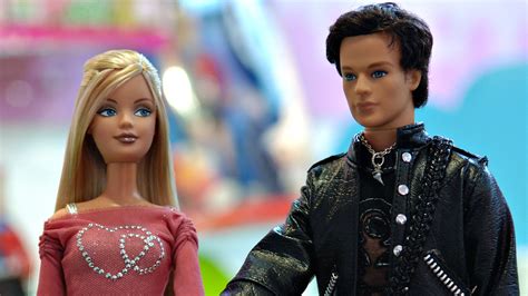Weird Things Everyone Ignores About Barbie And Kens Relationship