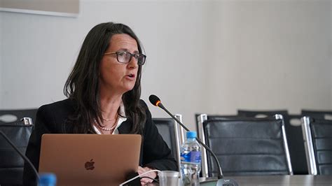 სანდრინ ლაკომბის საჯარო ლექცია კიბოს მკურნალობა რადიოთერაპიის ინოვაციური მეთოდებით