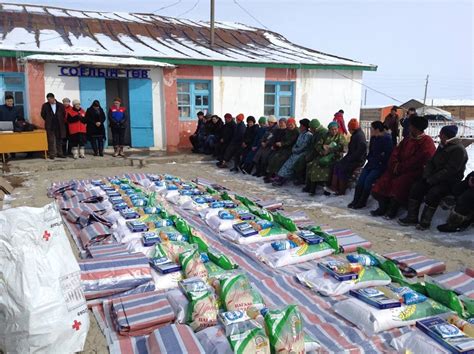 Өвөлжилт хаваржилт хүндэрсэн сумдын малчдад тусламж үзүүллээ