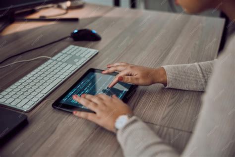 Premium Photo Tablet Hands And Programmer Screen For Coding Or