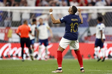 كأس العالم، فرحة كيليان مبابي بعد إهدار هاري كين ركلة الجزاء