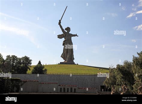 Statue of Mother Russia (Rodina-Mat', or "Motherland calls" ) on Stock ...