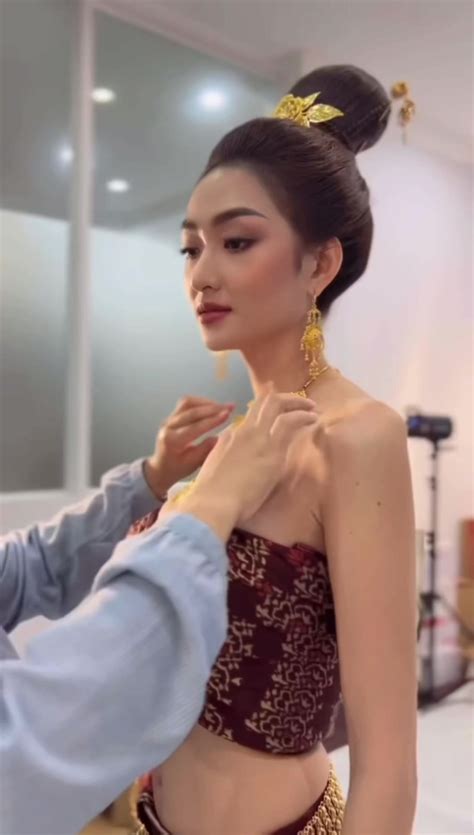 នាងខ្ញុំពេជ្រ វត្តីសារ៉ាវឌ្ឈី ជាតួអង្គនាងឆផ្កា ក្នុងរឿងអប្សរា មហាអង្គរ ដែលដឹកនាំដោយលោក ហ្វៃ