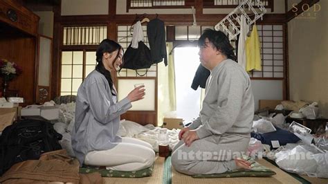 [stars 879] 引きこもり訪問支援 ゴミ屋敷に放置された大量のシコティッシュに見かねて内緒でチンカス塗れのチンチンを笑顔で性サポートしてくれる優しいお手伝いさん 本庄鈴 High