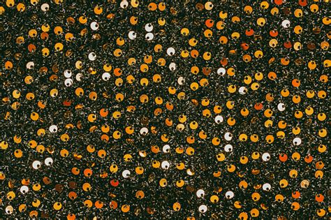 스팽글 클로즈업 반짝이는 질감의 다크 골든 스파클링 배경 0명에 대한 스톡 사진 및 기타 이미지 0명 검은색 금색 Istock