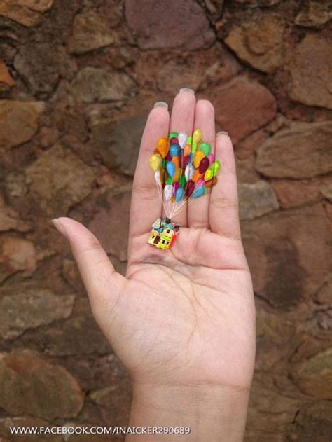 المكان الإخباري رسم ثلاثي الابعاد على كف اليد صور