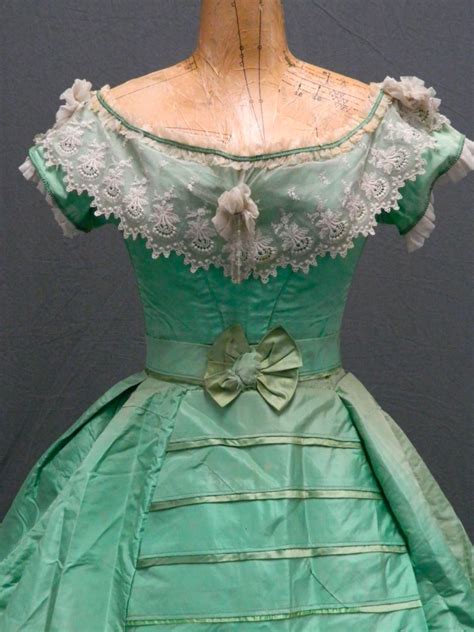 독은 왜 보라색이나 녹색으로 표현할까