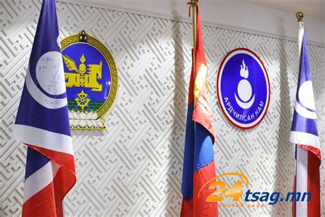 Ардчилсан Залуучуудын Холбооны Ерөнхийлөгчид нэр дэвшигчдийн үнэмлэхийг гардууллаа