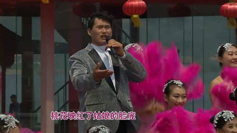 大衣哥演唱《在那桃花盛开的地方》，歌声低沉有力，回味悠长音乐民俗音乐好看视频