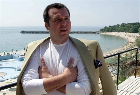 20 години след разстрела на Илия Павлов остава мистерията с празния му ковчег и милиардите му