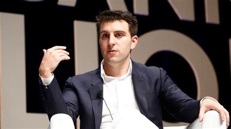 Brian Cheskys Leadership Style How Does He Lead Airbnb