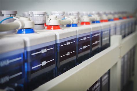 자동차와 장치의 전기 직류 Dc 산업 충전의 누 산 기 배터리 배터리 전원에 대한 스톡 사진 및 기타 이미지 배터리 전원 0명 금속 Istock