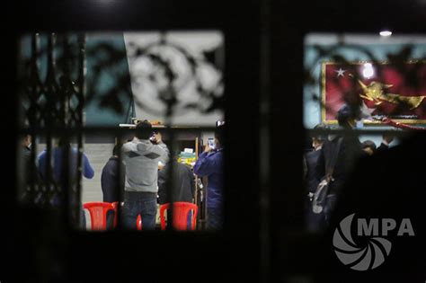 Dvb မဟာအောင်မြေမြို့နယ် Nld ရုံးကို ဝင်ရောက်ရှာဖွေ ဓာတ်ပုံ