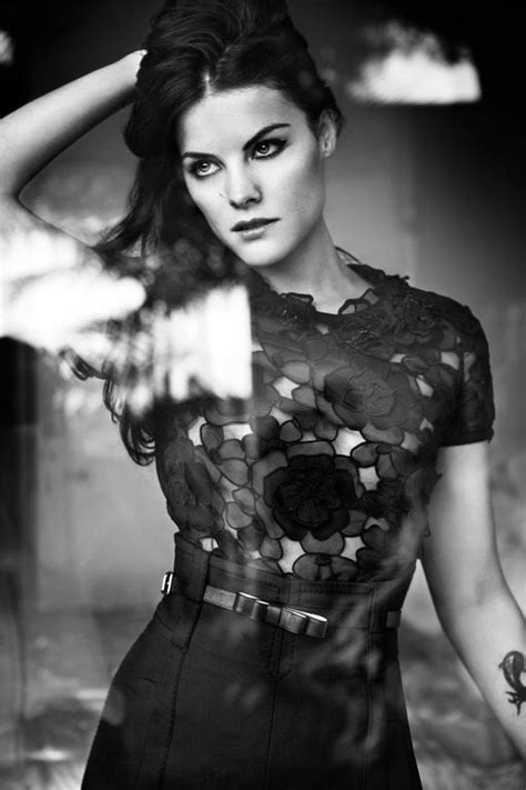 Jaimie Alexander Scrolller