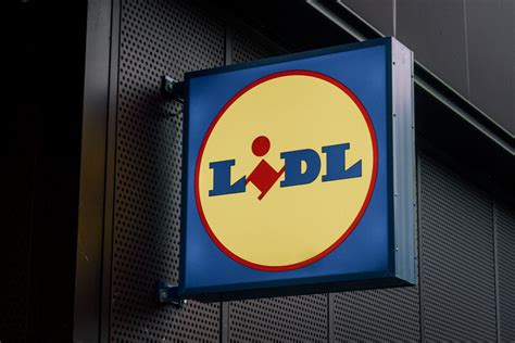 Nøgen Mand Skudt Med Strømpistol I Lidl Avisen Dk