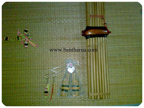 บ้านท่าเรือ แหล่งผลิตและจำหน่ายเครื่องดนตรีอีสานที่ใหญ่ที่สุดในประเทศ อาทิ แคน พิณ โหวด โปงลาง