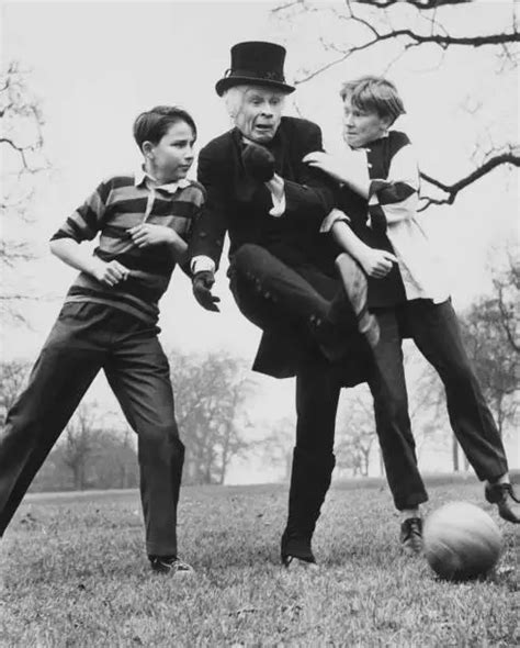 Scottish Actor And Comedian Stanley Baxter Old Photo Eur 661 Picclick Fr