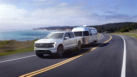 Ford F 150 Lightning Vs Tesla Cybertruck Which Electric Truck Do
