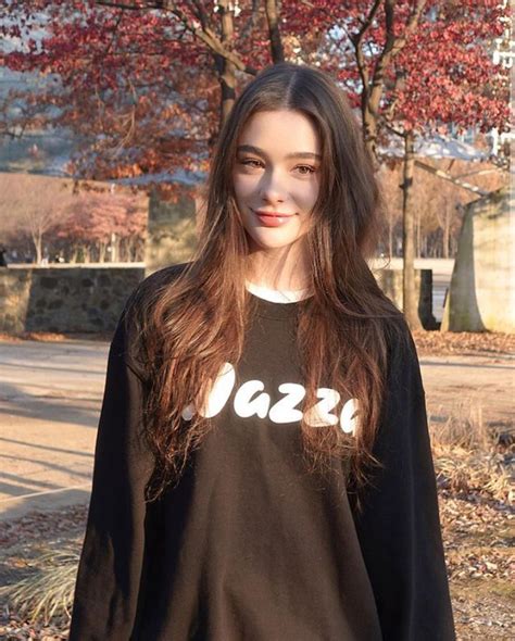 Dasha Taran Bangs With Medium Hair Asian Beauty Korean Fashion