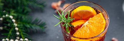 크리스마스 Mulled 와인 칵테일 감귤류와 로즈마리 전통 음료 새해 휴일 전채 식사 음식 스낵 테이블 복사 공간 감귤류 과일에 대한 스톡 사진 및 기타 이미지 Istock