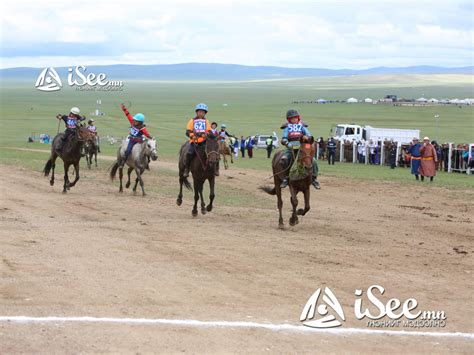 Өвөрхангай аймгийн Хужирт сумын уугуул П Батсайханы халзан шүдлэн түрүүлж Д Батбаярын хул аман