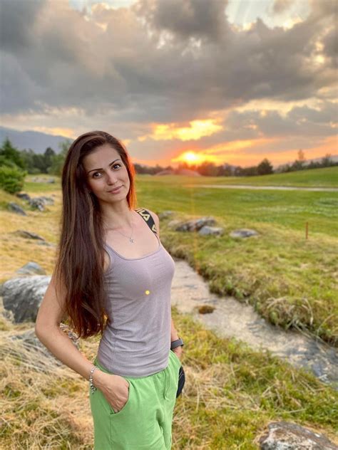 Отново е време за Нежната половина на Инфотел Веселина Василева е родена в град София през