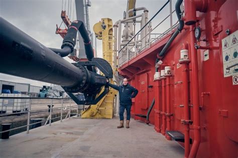 Gebr Van Der Lee Ihc Beagle Versatile Like A Swiss Army Knife Dredging Today