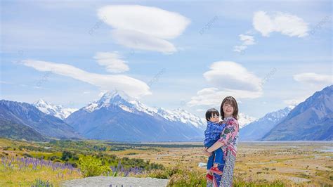 정오의 스노우 마운틴 엄마와 딸 배경 뉴질랜드 새로운 여행 배경 일러스트 및 사진 무료 다운로드 Pngtree