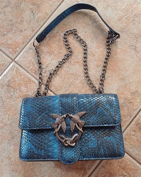 Розкішна сумка — ціна 300 грн у каталозі Кросівки Купити жіночі речі за доступною ціною на