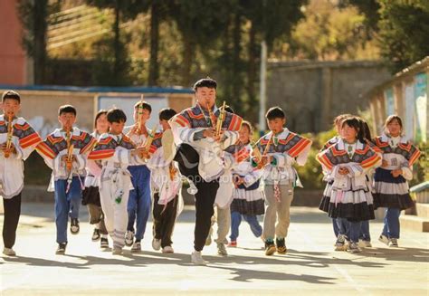 贵州纳雍：苗族芦笙舞进校园 人民图片网
