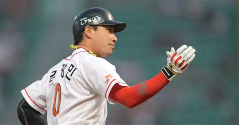 경향포토 김강민 홈런 아닌줄 알았잖아