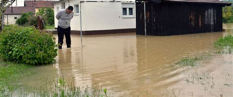 НА МОРЕТО Наводнения в Хърватия и Босна и Херцеговина СНИМКИ