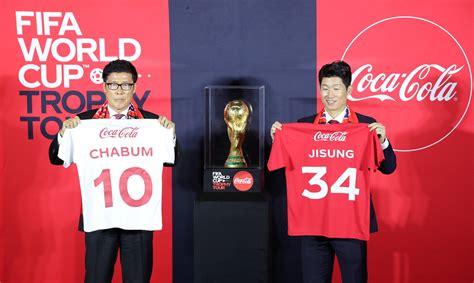메시도 못 만져 본 Fifa 트로피 한국 왔다 히바우두 한국 4강 기대 중앙일보
