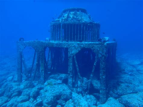 Sunabe Chatan Okinawa Scuba Diving English Fluid Levitation