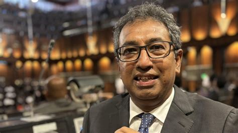 විගණකාධිපති තනතුරට බාහිරින් පුද්ගලයෙකු පත් කරන්න රජය කටයුතු කරන බවට හර්ෂගෙන් ආණ්ඩුවට චෝදනා