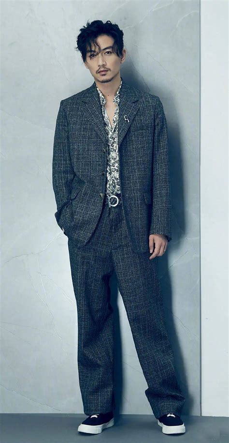 陈晓留胡子和没有胡子，造型若判两人，格调相差太大了 搜狐大视野 搜狐新闻