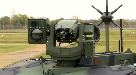 방산뉴스 국산 전동 무인군용차 아리온스멧 첫 시연…총소리 감지 총탄에 끄덕없는 타이어 장착