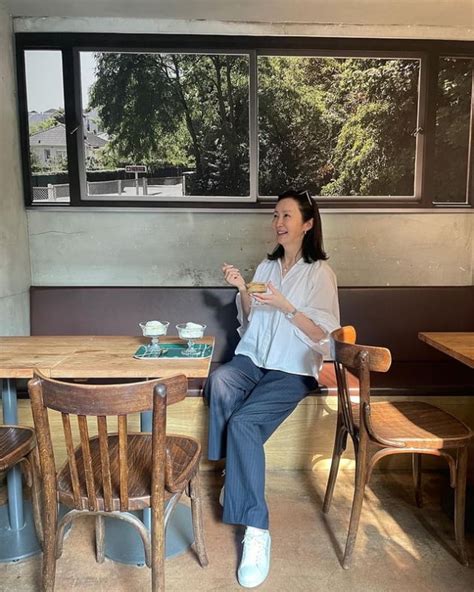 유동근♥ 전인화 힐링 즐기는 여배우…20대 뺨치는 물광 피부ten★ 텐아시아