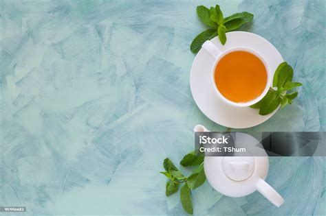 차 개념입니다 주전자와 컵 허브 녹차와 민트 잎 장식 0명에 대한 스톡 사진 및 기타 이미지 0명 각도 개념 Istock